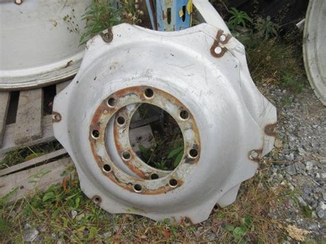 Massey Ferguson Käytetyt Keskiöt 28 Renkaat Ja Vanteet Maatalous Agritek Vaihtokoneet