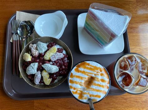 비오는 날 카페