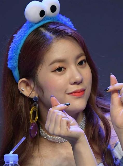 Épinglé Par Gιυℓια кιм Sur Momoland • 모모랜드