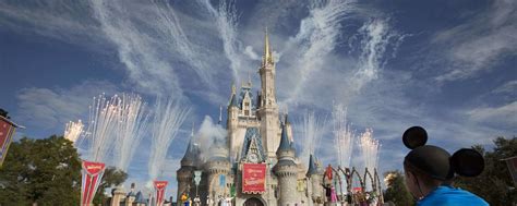 Disney Lança Série Para Explorar Curiosidades Sobre Parques Temáticos