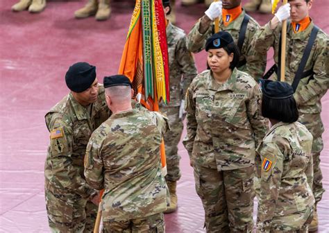 DVIDS - Images - Change of Responsibility ceremony of the 41st Signal Battalion [Image 9 of 11]