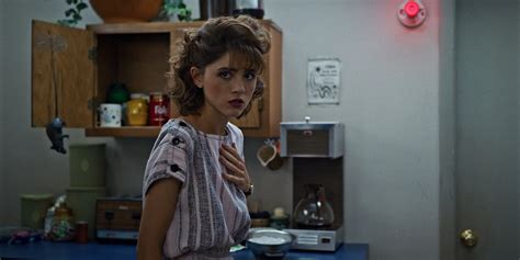 Why Nancy And Her Moms Relationship In Stranger Things 3 Is Super
