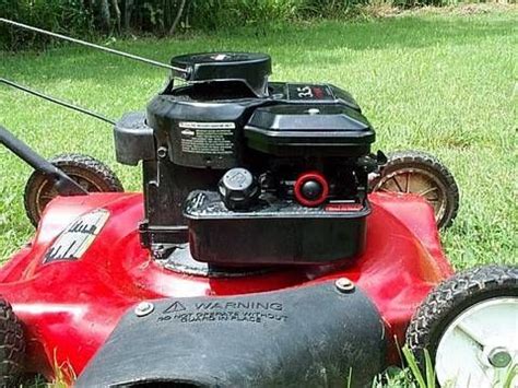 HOW TO Replace Briggs Lawnmower Primer Bulb - YouTube | DIY - Small ...