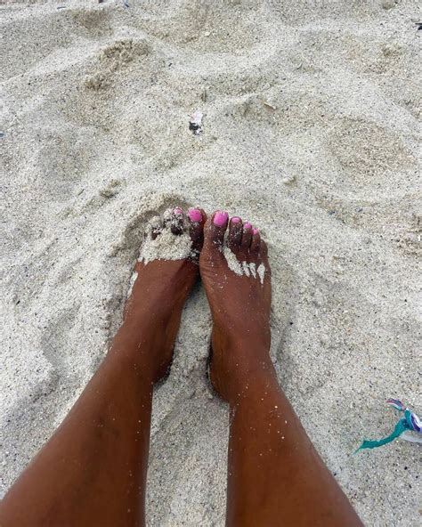 Wanda Banda Feet Photos