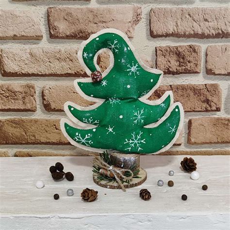 Рисувана декоративна елха на дървена основа Е3 Крокодил бг