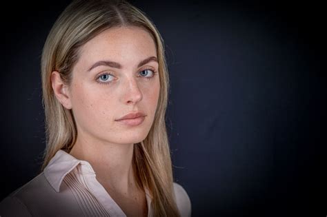 Actors Headshots The Secret Photo Posing System Headshot Photography Manchester