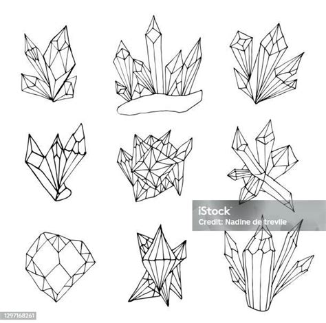 흰색 배경에 고립 된 치유 결정 세트 낙서 스타일의 손으로 그린 벡터 그림 어린이와 성인을위한 편안한 착색을위한 흑백 신비한 결정의 컬렉션 일러스트레이션에 대한 스톡 벡터