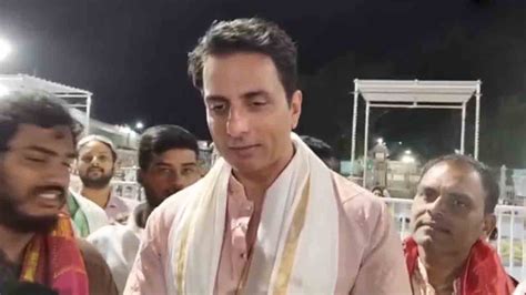 Sonu Sood మరోసారి అందరి మనసులు గెల్చుకున్న సోనూసూద్ తిరుమలలో ఏం చేశాడో తెలుసా వీడియో ఇదిగో