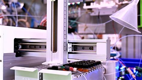 Robochem Scientists Develop Chemical Synthesis Robot That Outperforms