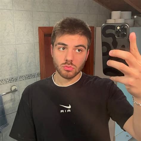 Hans Hollstein I Hans Hollstein • Threads Say More