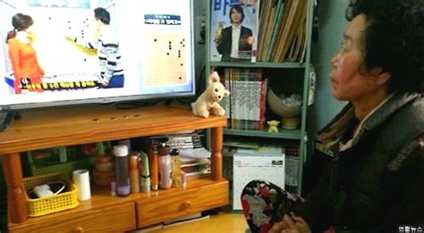 간절한 마음으로 ‘아들 경기 시청하는 이세돌 어머니 사진 인사이트