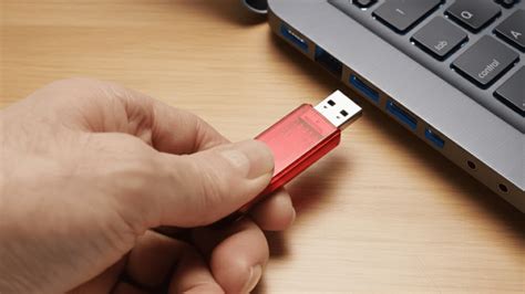 Flash Drive Vs Thumb Drive Whats The Real Difference Boomset