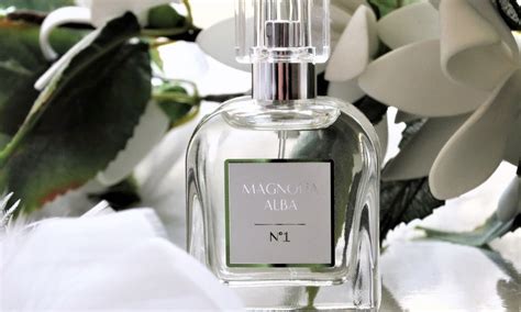 Magnolia perfume - 8 best fragrances with this floral note