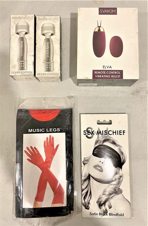 Lot Svakom Elva Remote Control Vibrating Bullet Two Mini Vibes