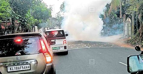 നാദാപുരത്തെ വിവാഹ ആഘോഷം സർവകക്ഷിയോഗ തീരുമാനം തള്ളി റോഡിൽ പടക്കം