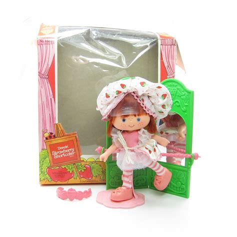 Strawberry Shortcake Dancing