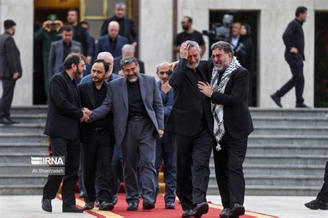 ببینید تصاویری از سینه‌زنی و عزاداری وزرای دولت در مراسم وداع با رئیس