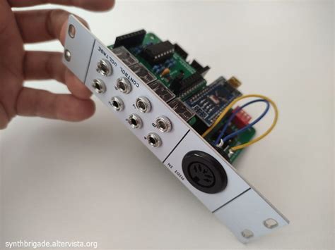 Convertitore MIDI A CV Con Un Sacco Di Uscite Synth Brigade