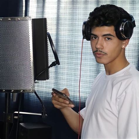 Pin By B Leigh On Beautiful Men Beautiful Men Faces Latino Men Hot