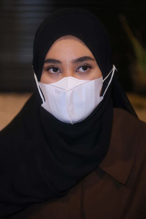 Clara Shinta Istri Mana Yang Sanggup Perempuan Lain Telanjang Di
