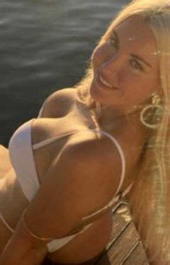 Evelyn Boobpedia Encyclopedia Of Big Boobs