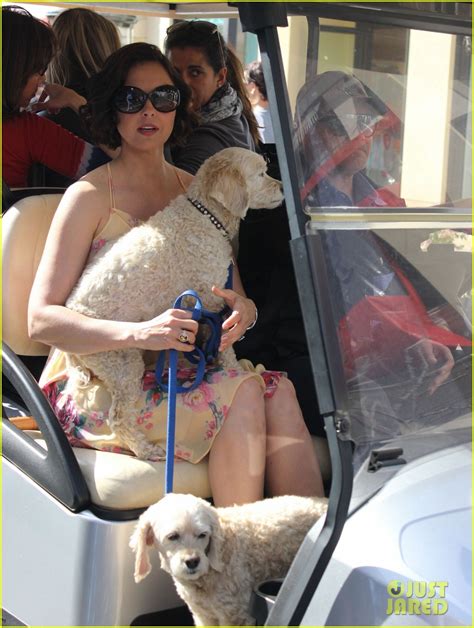 Ashley Judd And William Levy Extra At The Grove Photo 2647799