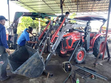 จักราชการเกษตร จำหน่ายชุดคีบอ้อย ตักมัน อุปกรณ์ต่อพ่วงรถไถ จ นครราชสีมา จักราชการเกษตร