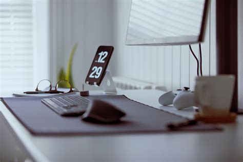 가볍고 통풍이 잘되는 가젯 기술 깨끗한 디자인 디지털 라이프스타일 디지털 시계 런던 마우스 매끄러운 미니멀리스트 미니멀리즘 바탕화면 사무실 장식 사무