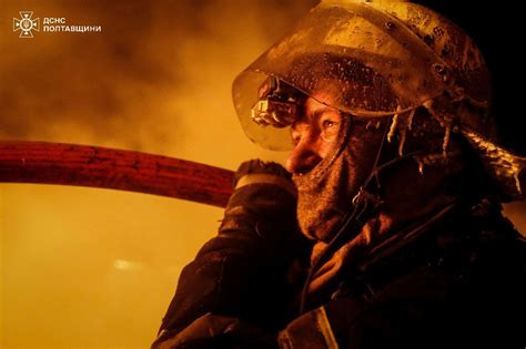 На Полтавщині ліквідували масштабну пожежу після ворожого удару по промисловому обєкту Полтавщина