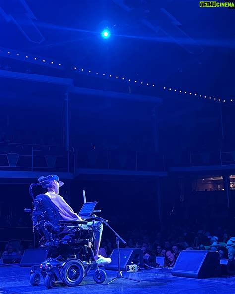 Kenneth Mitchell Wiki Biography Age Gallery Spouse And More