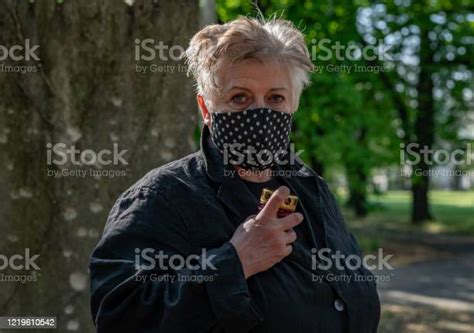 Wanita Bertopeng Foto Stok Unduh Gambar Sekarang Bagian Tubuh Manusia Berharap Konsep