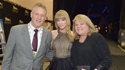 Taylor Swift Shares Update On Dad After Intense Heart Surgery Life