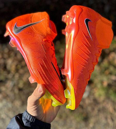 Футбольні Бутси Nike Phantom Luna FG взуття бутси найк фантом луна ...