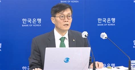 한은 기준금리 연 35로 동결경기 침체에 초점