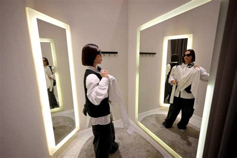 الذكاء الاصطناعي لن يكون بديلاً لإبداع مصممي الأزياء