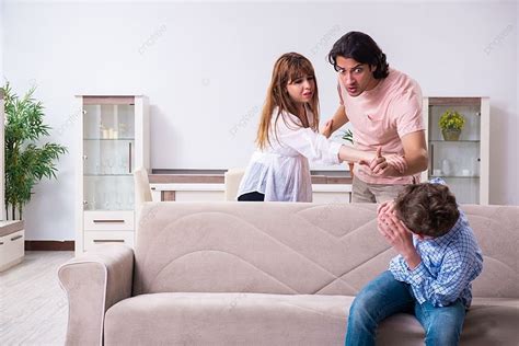 남편과 아내와 자녀와의 가족 갈등 남편과 아내와 자녀와의 가족 갈등 사진 배경 및 무료 다운로드를위한 그림 Pngtree