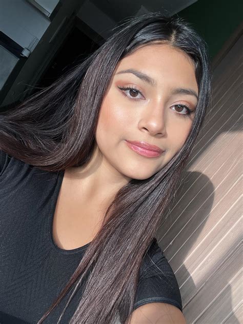 Do I look breedable? : r/BrownHotties