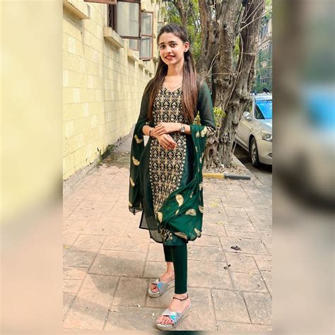 𝔓𝔯𝔞𝔫𝔞𝔩𝔦🖇🐼 Pranalis1807 • Instagram Photos And Videos