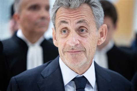 Nicolas Sarkozy En Cellule Avec Un Autre Détenu Une Surveillante De