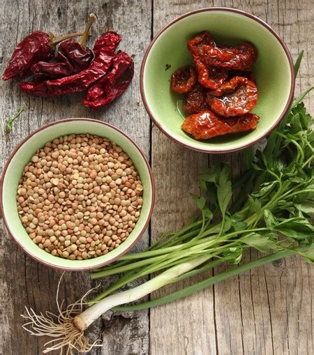 Леща със сушени домати и чушки