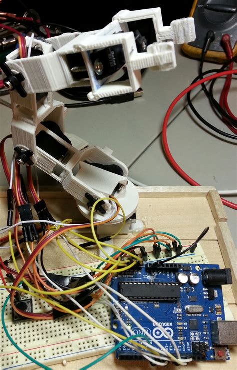 Trainable Robotic Arm Hackaday
