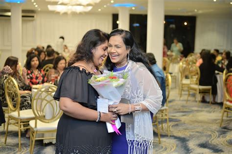 Happy Birthday අම්මා තිලකා රණසිංහගේ උපන්දිනය ජයටම සැමරුවේ මෙහෙමයි