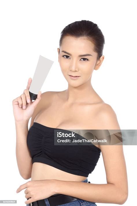 스파 개념으로 건강 한 피부 깨끗 한 깔끔한 메이크업 랩 머리 자연스럽 게 아름 다운 아시아 여자 감각 지각에 대한 스톡 사진 및 기타 이미지 Istock