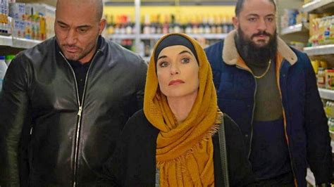 La Padrina Parigi Ha Una Nuova Regina La Recensione Cinemaintorno