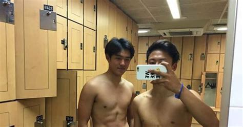 바르샤 후베닐a 이승우 상의 벗으니 18세답지 않은 탄탄 복근