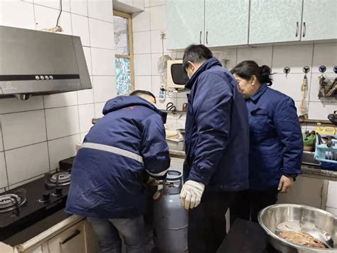 新时代文明实践更换小气阀 筑牢大安全黑石头社区居民双泉寺