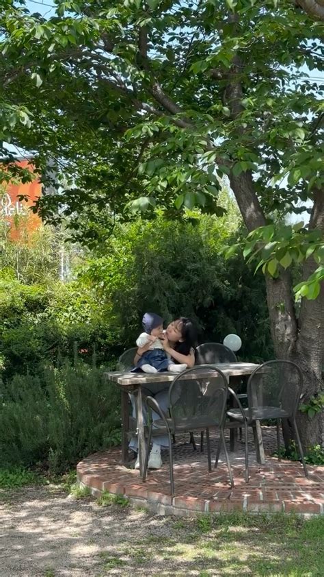 22도씨 우드 • 코티지 인테리어 지브리 감성으로 거실 꾸미기 요즘 집을 지브리 스타일로 변신시키는 재미에 푹 빠졌어요 하나둘씩 바꿔보다 보니 그중에서도 2층