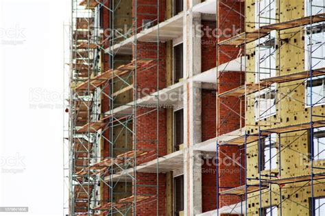브릭 하우스 건설 사이트입니다 건물 건설 벽돌 하우스입니다 미완성된 주택 건설입니다 건물 정면에 대한 스톡 사진 및 기타 이미지 건물 정면 건축 러시아 Istock