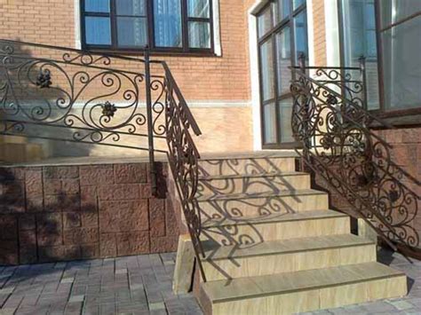Конструкция крыльца из металла