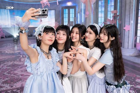 Illit ‘debut Show [behind] Kpop Girl Groups Kpop Girls Lucky Girl